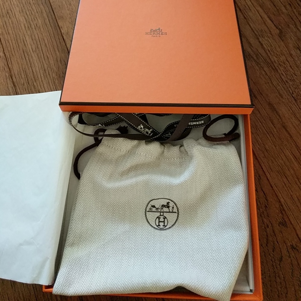 Hermes Gift Box 7,75x7,75x 1,75 - Gem